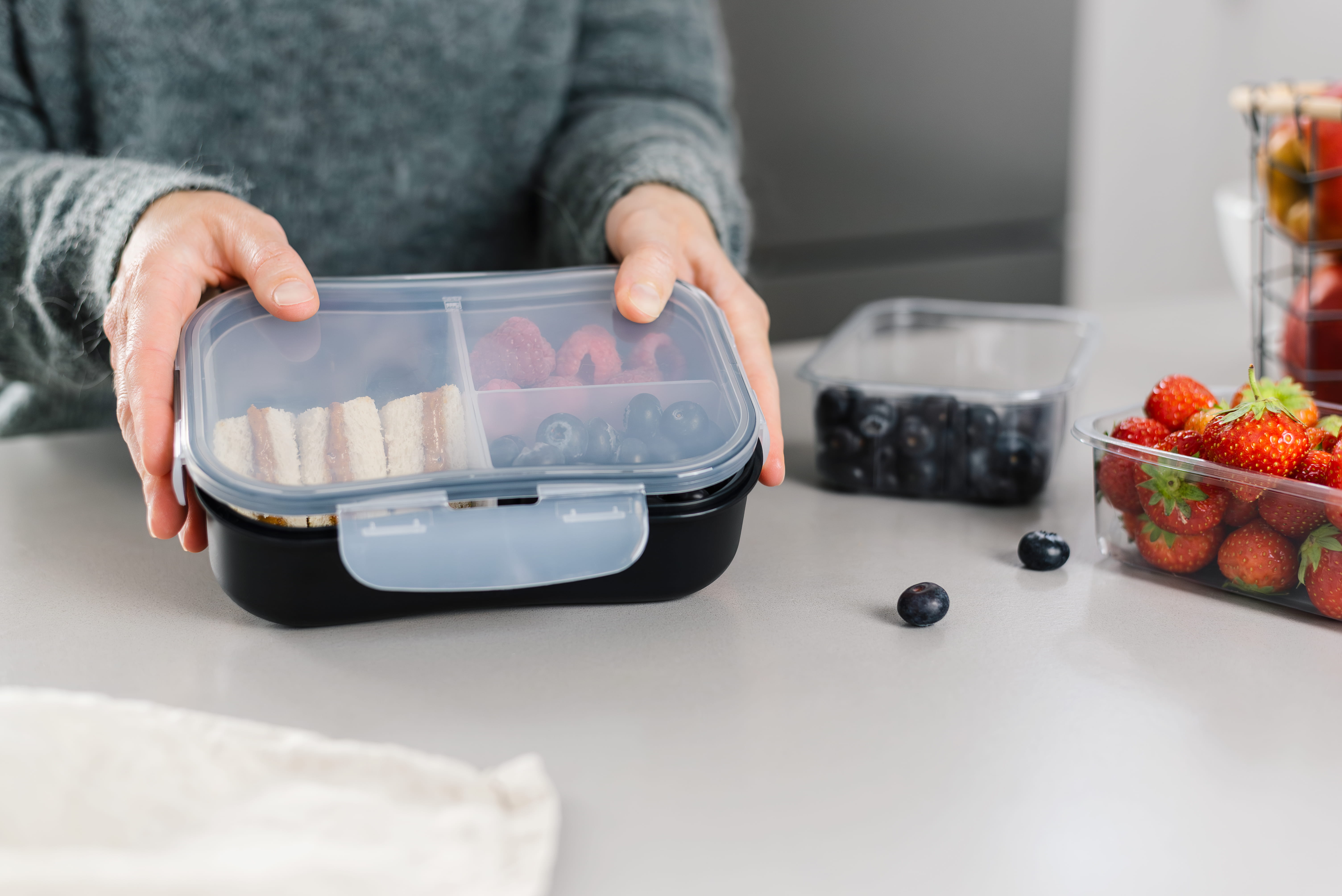 Plastic vs Glass: Which Food Container Is Safer?